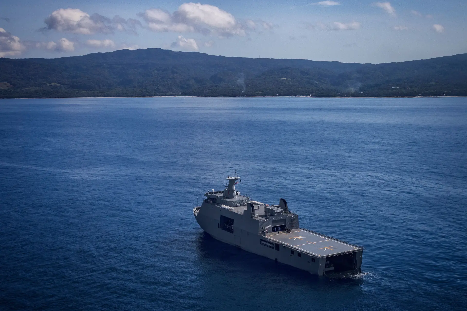 Taiwan deteta 45 aviões e nove navios militares chineses nas imediações ...