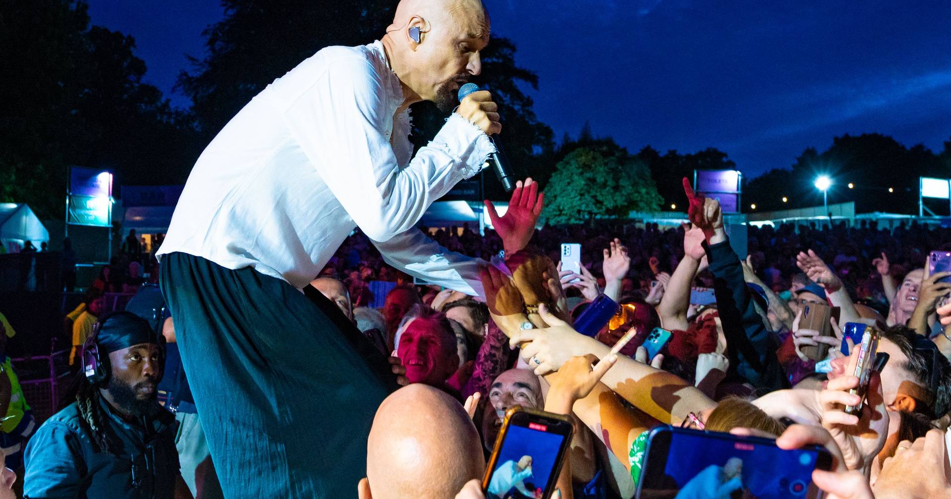 “Estou enjoado, não autorizámos isto”: Tim Booth, dos James, critica ...