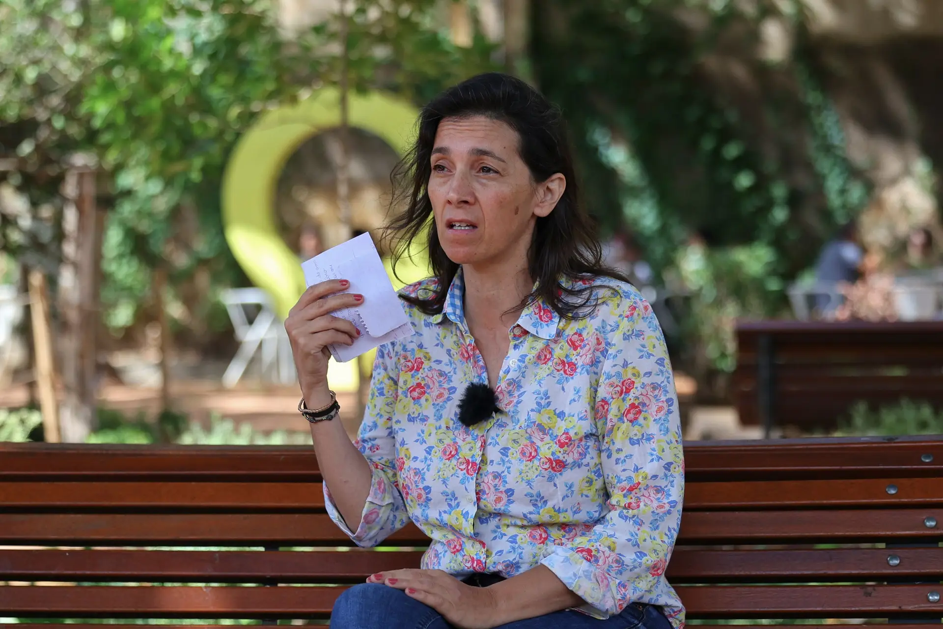 Ana Rita é professora. Aos 50 anos, vive num quarto para poder dar ...