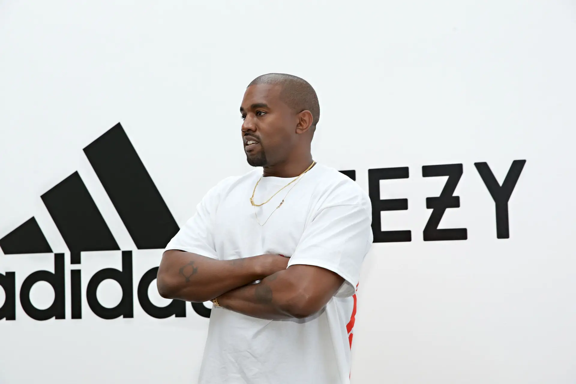 Kanye West disse a executivo da Adidas para “beijar a fotografia de ...