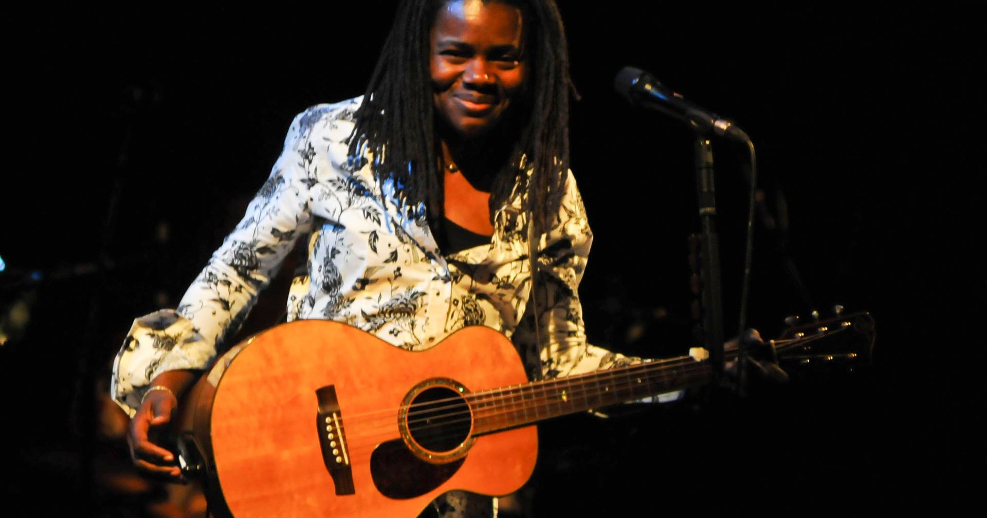 Tracy Chapman é a primeira pessoa negra a ganhar “Canção do Ano” nos ...