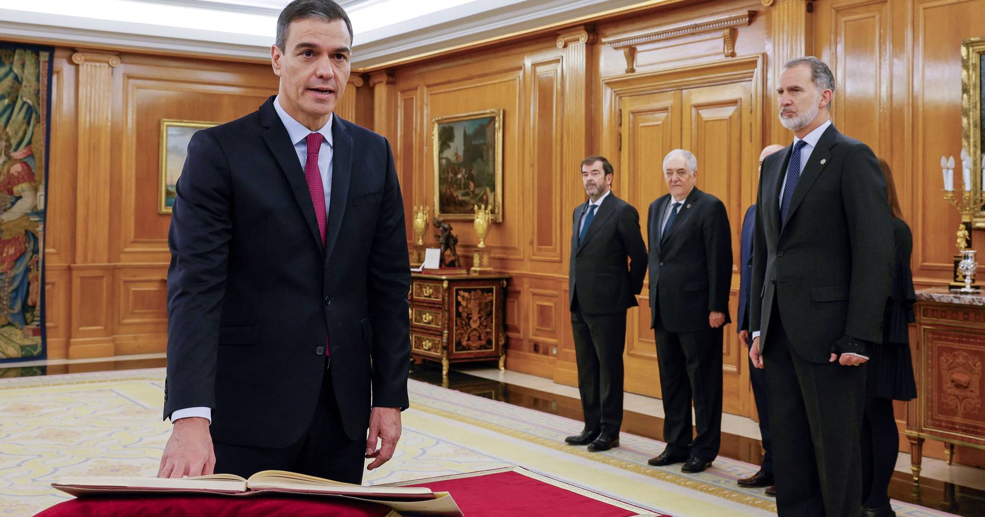 Sánchez planeia reduzir o número dos seus ministros e conferir ao ...