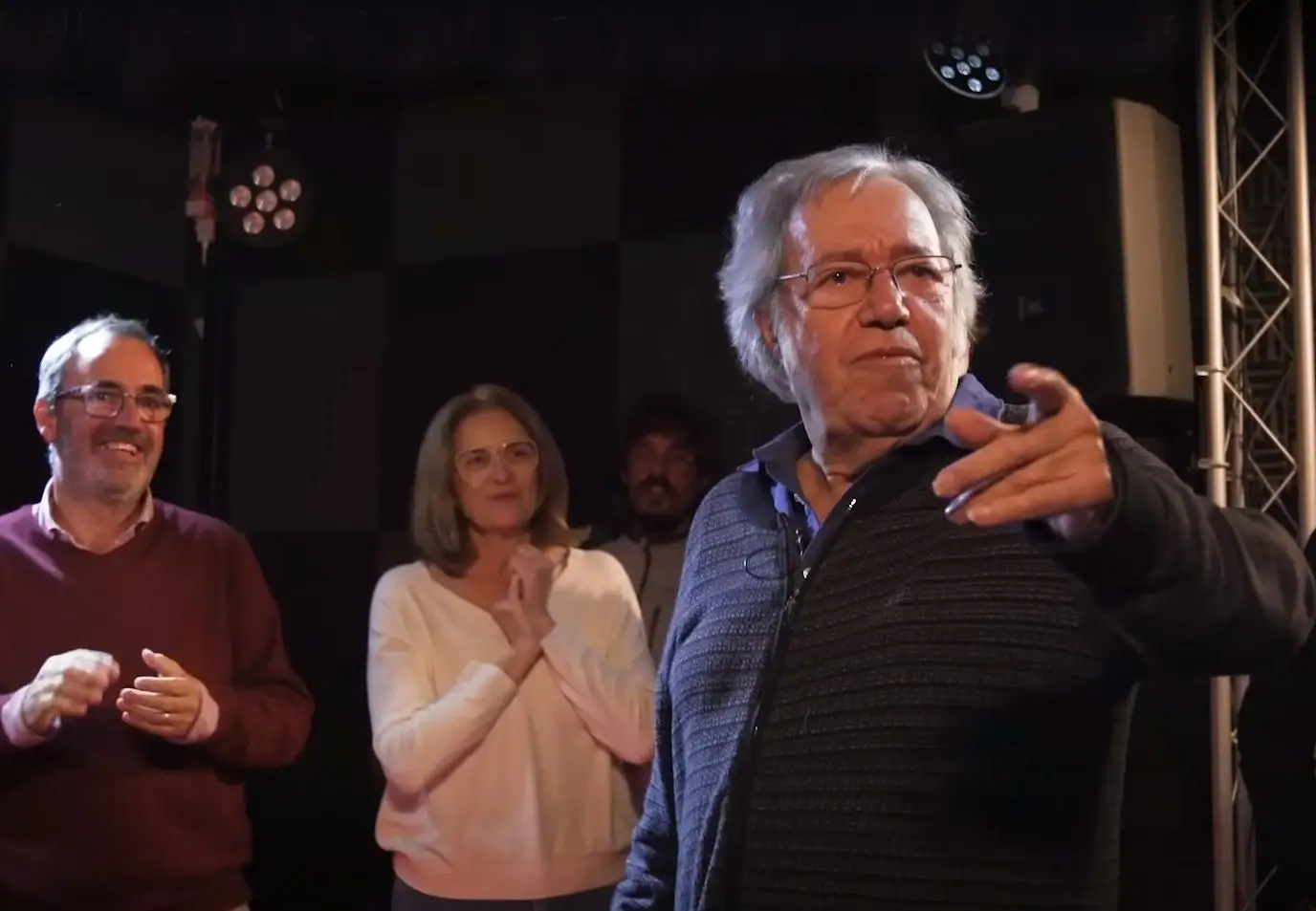 O vídeo que mostra a reação de Sérgio Godinho à homenagem de 41 ...