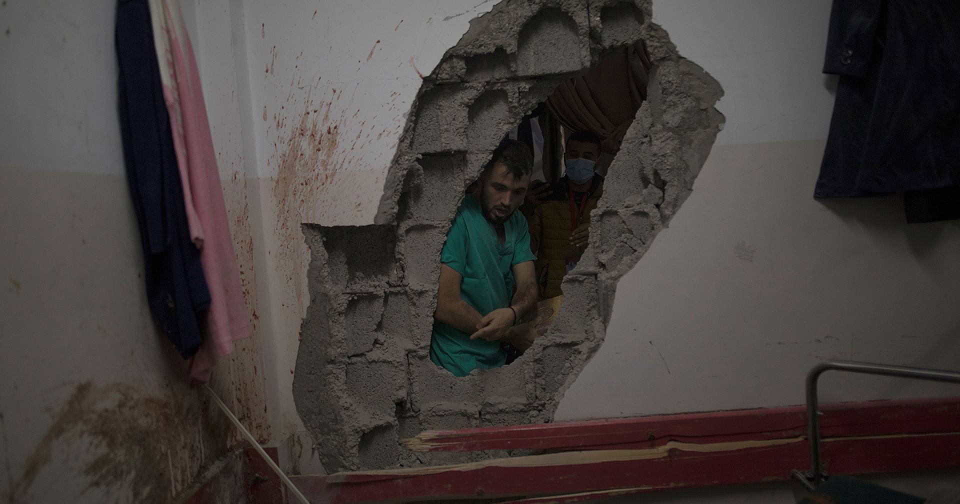 ONU defende investigação sobre valas comuns encontradas em hospitais de ...