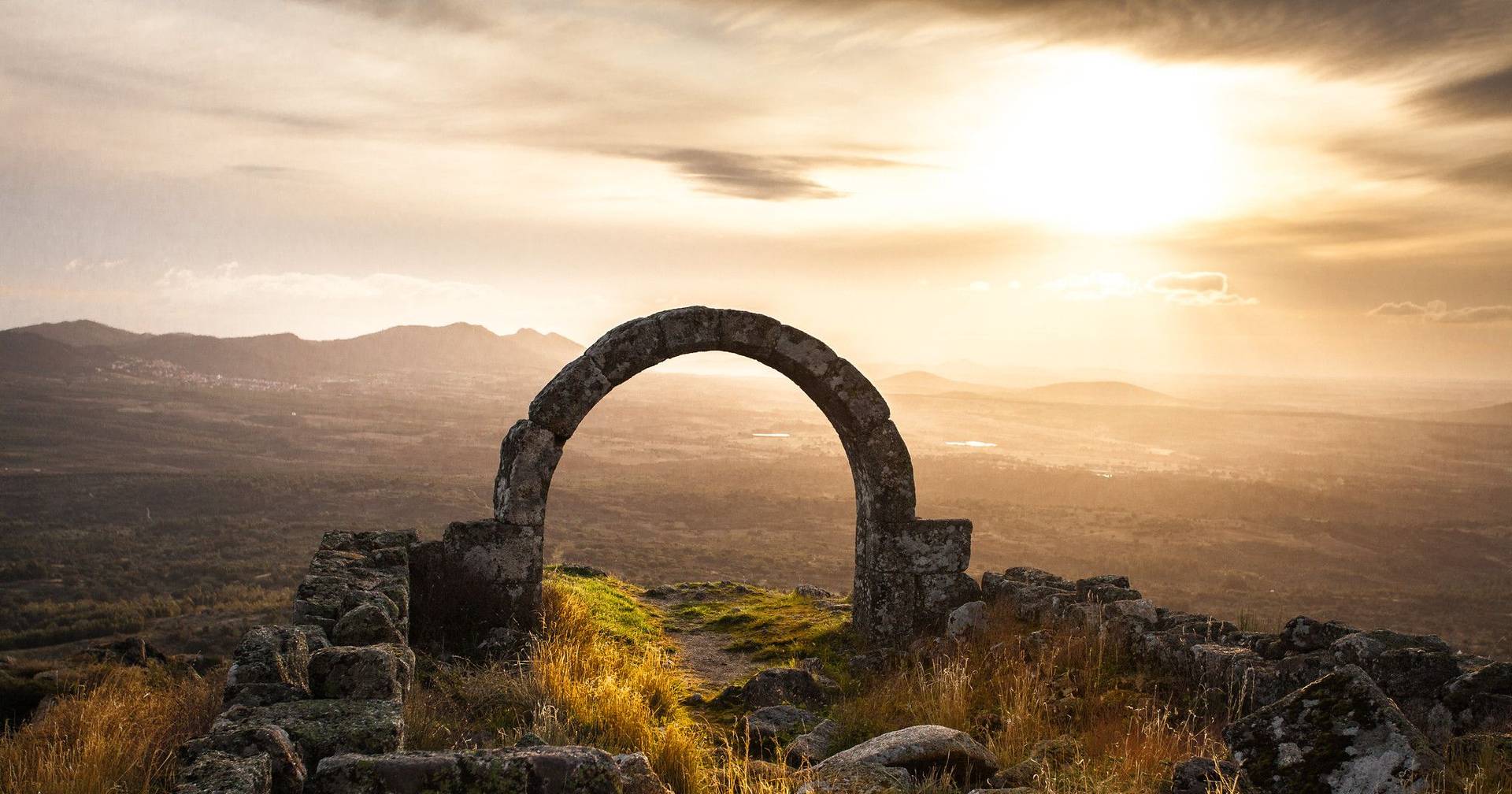 Marafonas, adufes e rochas gigantes na aldeia cenário da Guerra dos ...