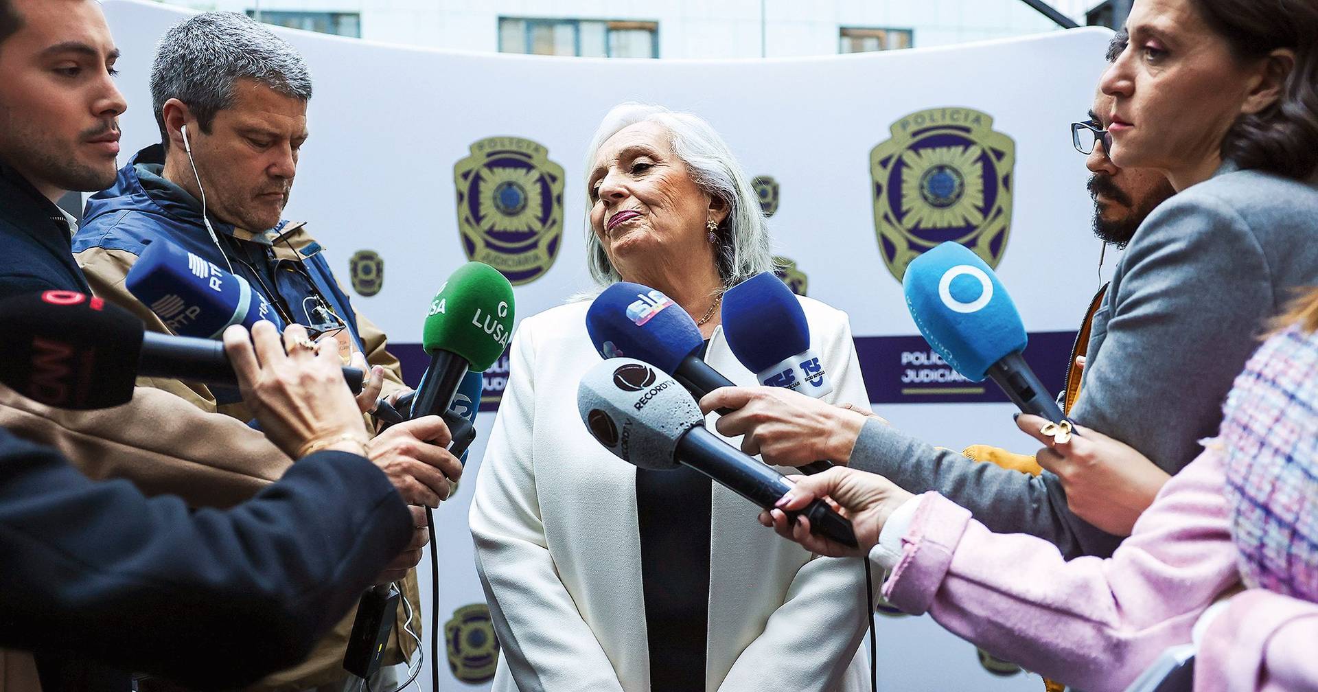 Manifesto dos 50+50 exige explicações à PGR sobre divulgação de escuta ...