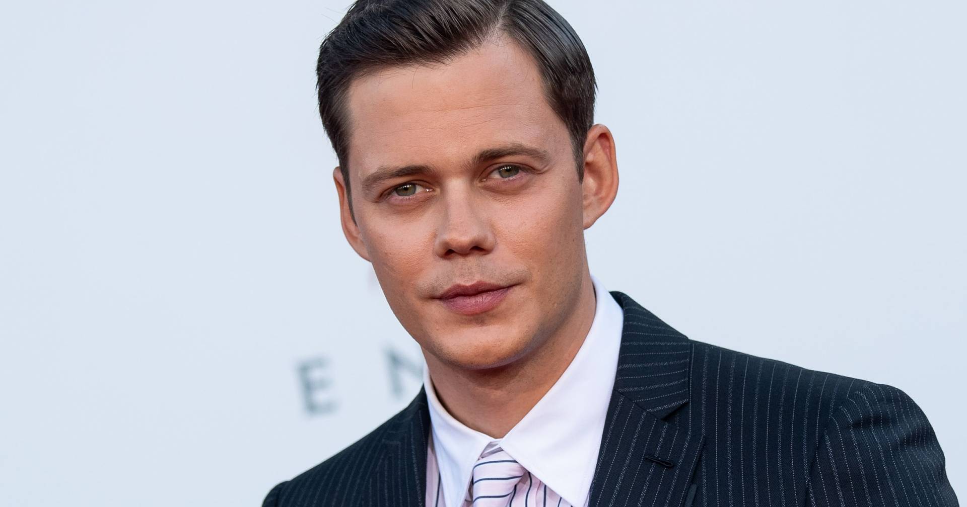 O ator Bill Skarsgård foi detido na Suécia por posse de marijuana ...