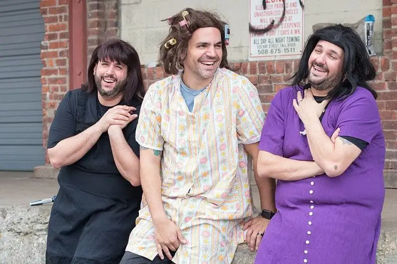 Duo luso-americano “The Portuguese Kids” estreia-se na RTP com a série ...