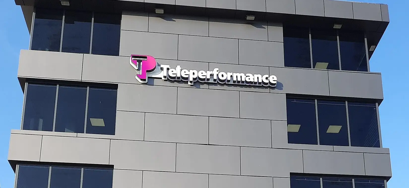 Centenas de trabalhadores da Teleperformance protestam em Lisboa por ...