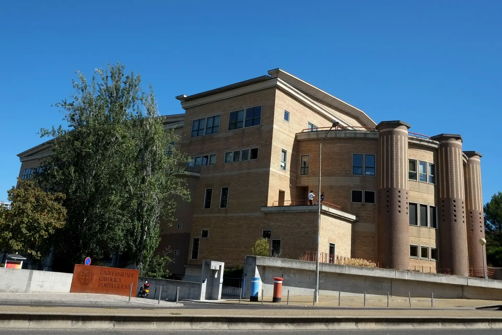 Universidade Católica recolhe fundos para novo campus em Lisboa - Expresso