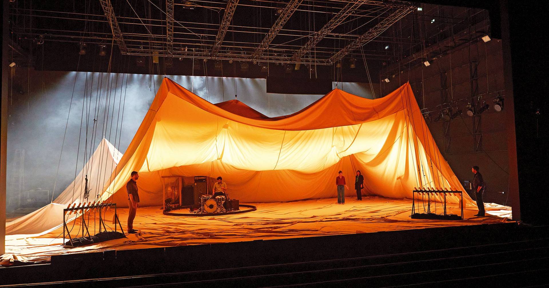 Sem querer ser jornalista, Tiago Rodrigues conta-nos como vai o mundo ...