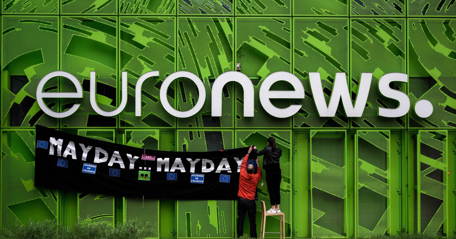 Empresário português que detém jornais "Sol" e "i" recebeu €45 milhões ...