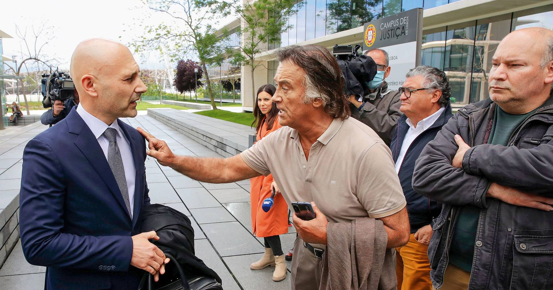 Vítimas do BES avançam para o Tribunal da Relação: querem ser ...