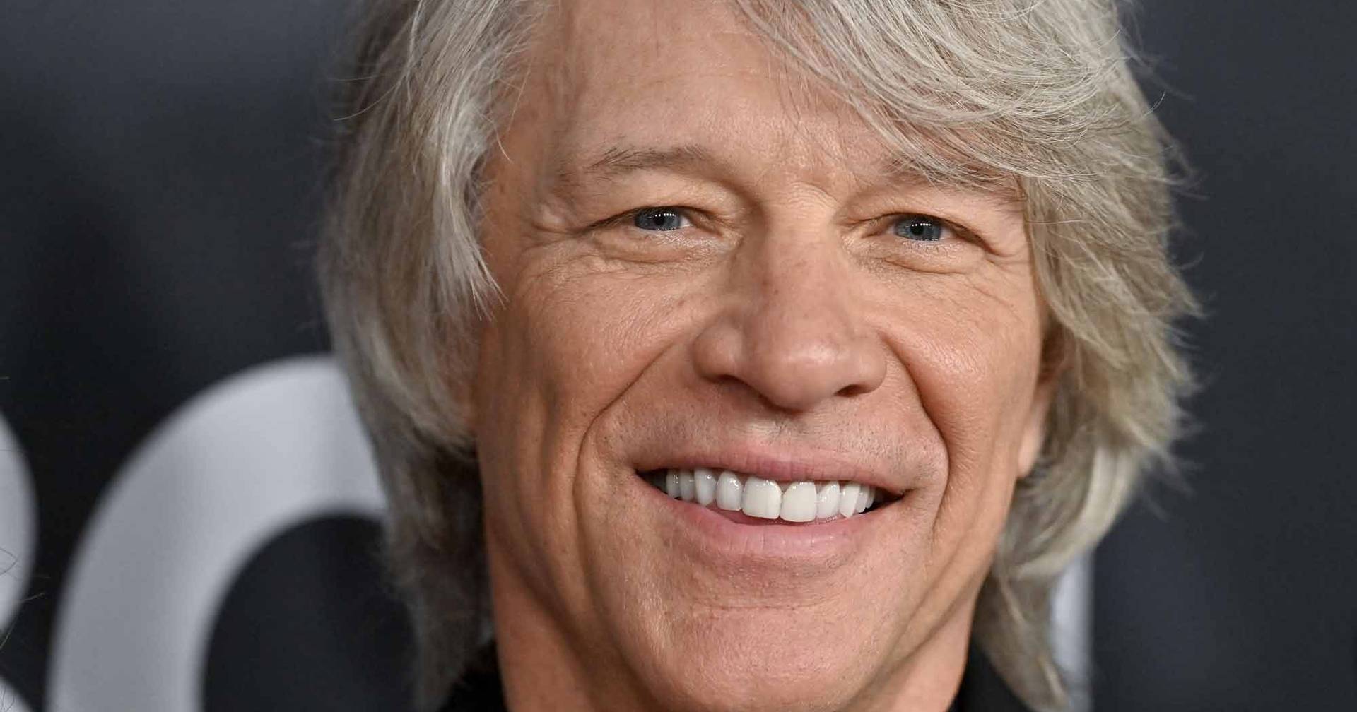 Jon Bon Jovi ajuda mulher que queria saltar da ponte - Expresso