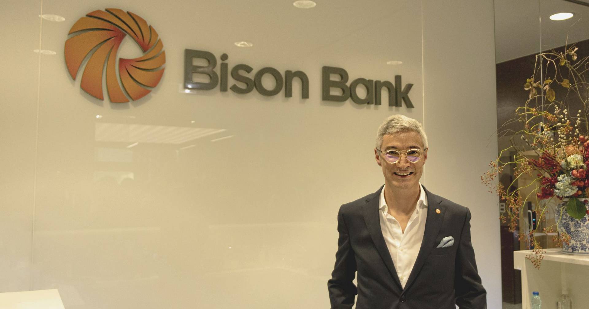 Criptos já dão ajuda, americanos lideram clientes e tarifas ainda não ...