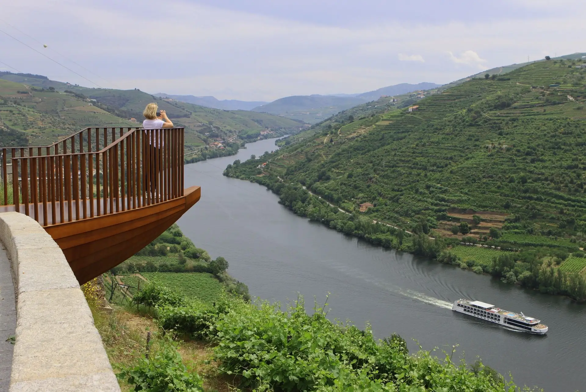 Entre o Marão e o Douro, o imaginário conduz a viagem das vinhas ao rio ...