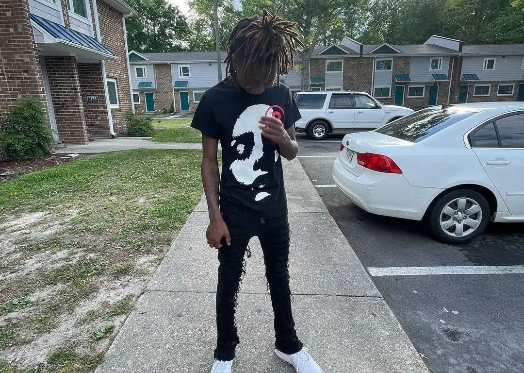 Rapper de 17 anos morre durante direto no Instagram - Expresso