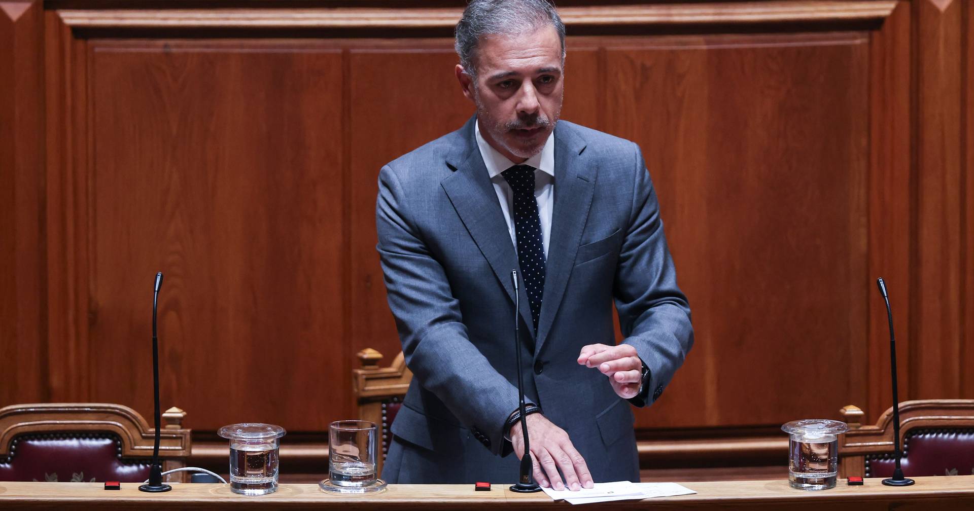 Duas desistências pela "coesão" em "momento crítico": ministro Pedro ...