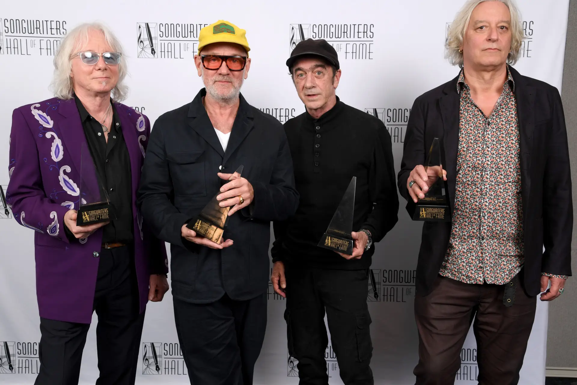 A surpresa ‘Losing My Religion’: R.E.M. tocam juntos 15 anos depois e ...