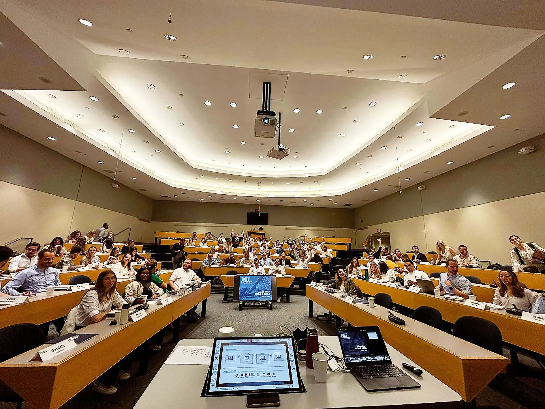 Fomos às aulas no MIT Sloan: o ponto alto de um MBA português - Expresso