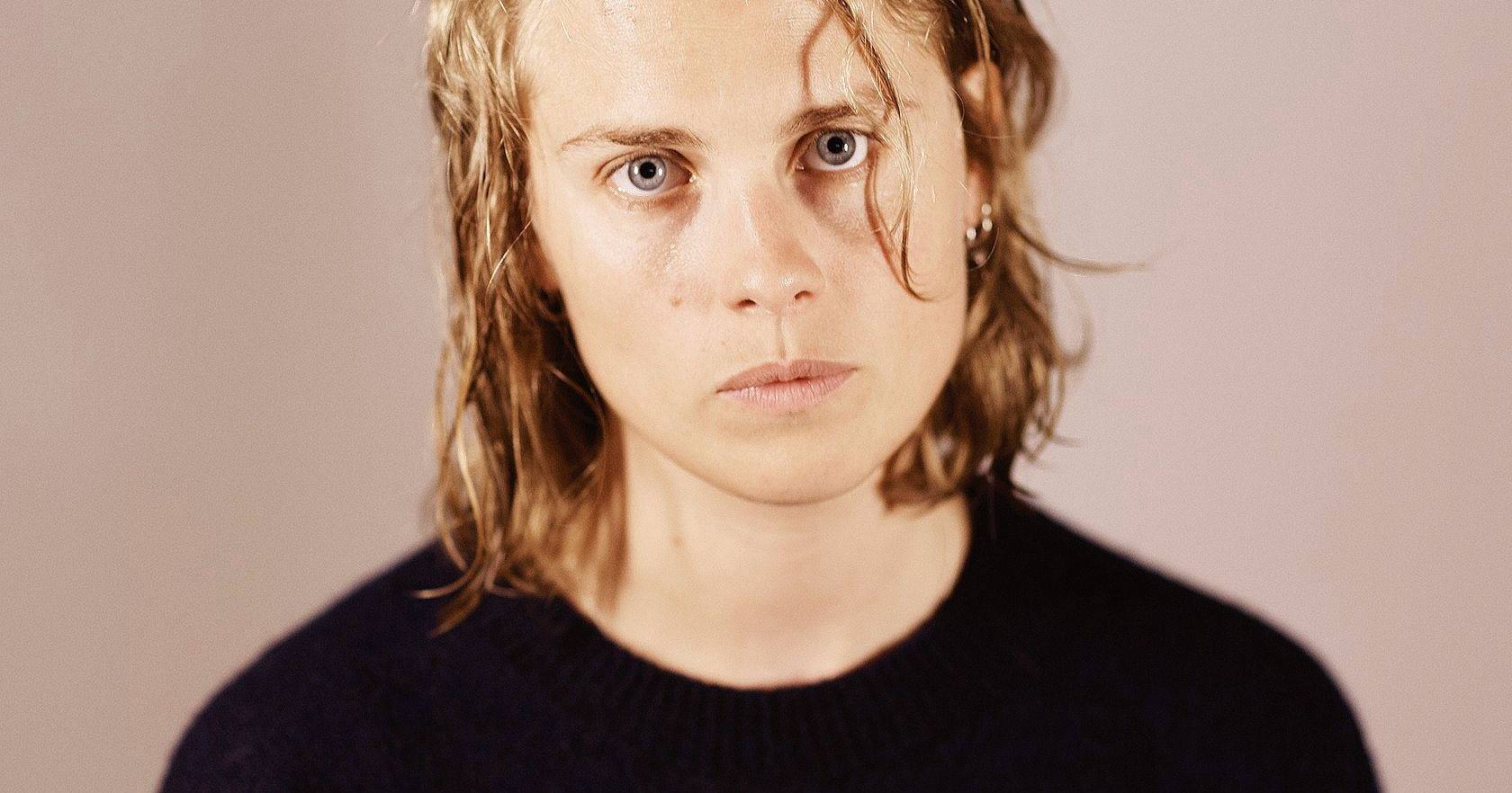 Amor e sexo, perda e doença mental: ao quarto álbum, Marika Hackman ...