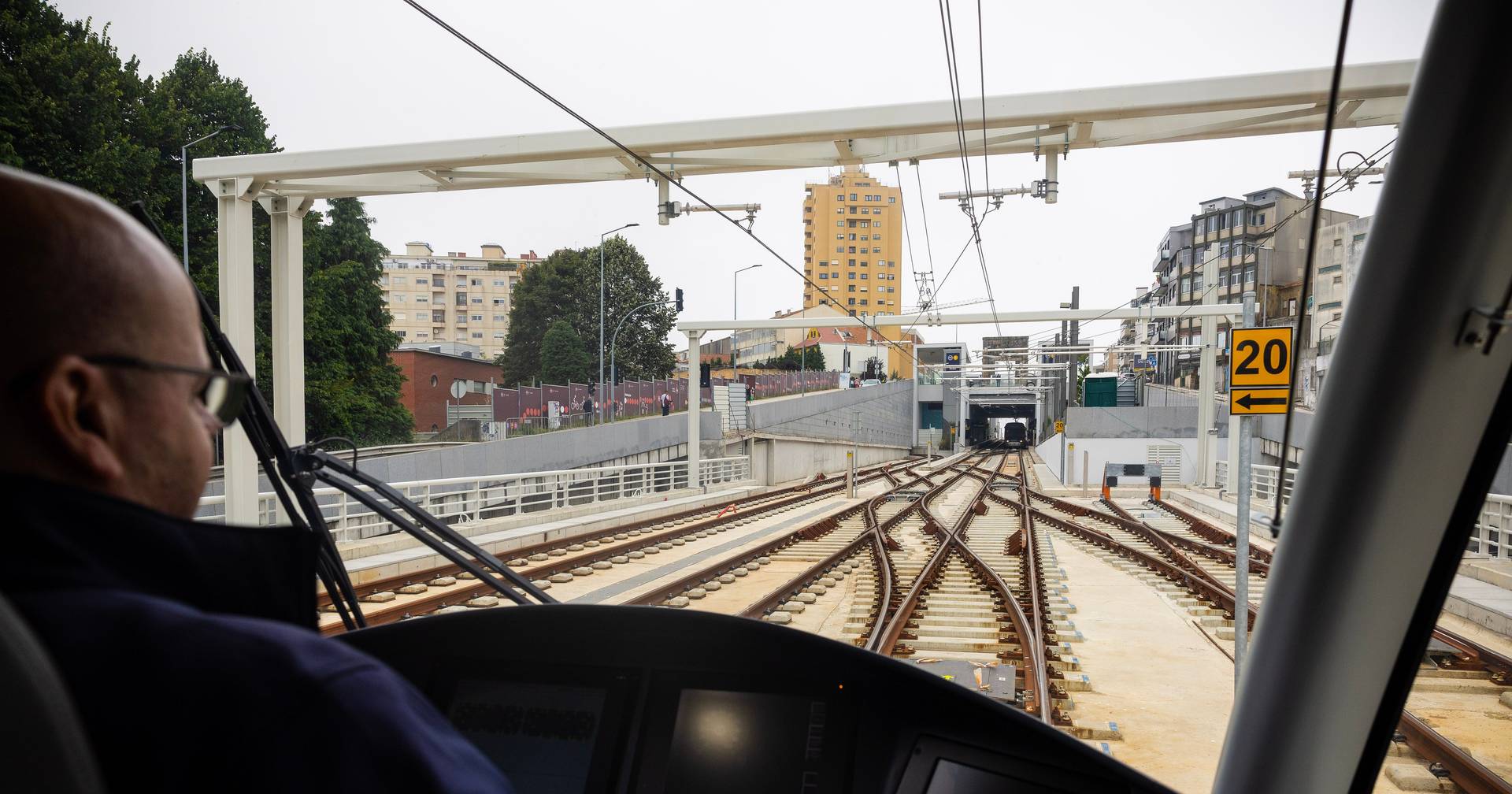 Metro do Porto já chegou a Vila d'Este e dá viagens gratuitas no fim de ...