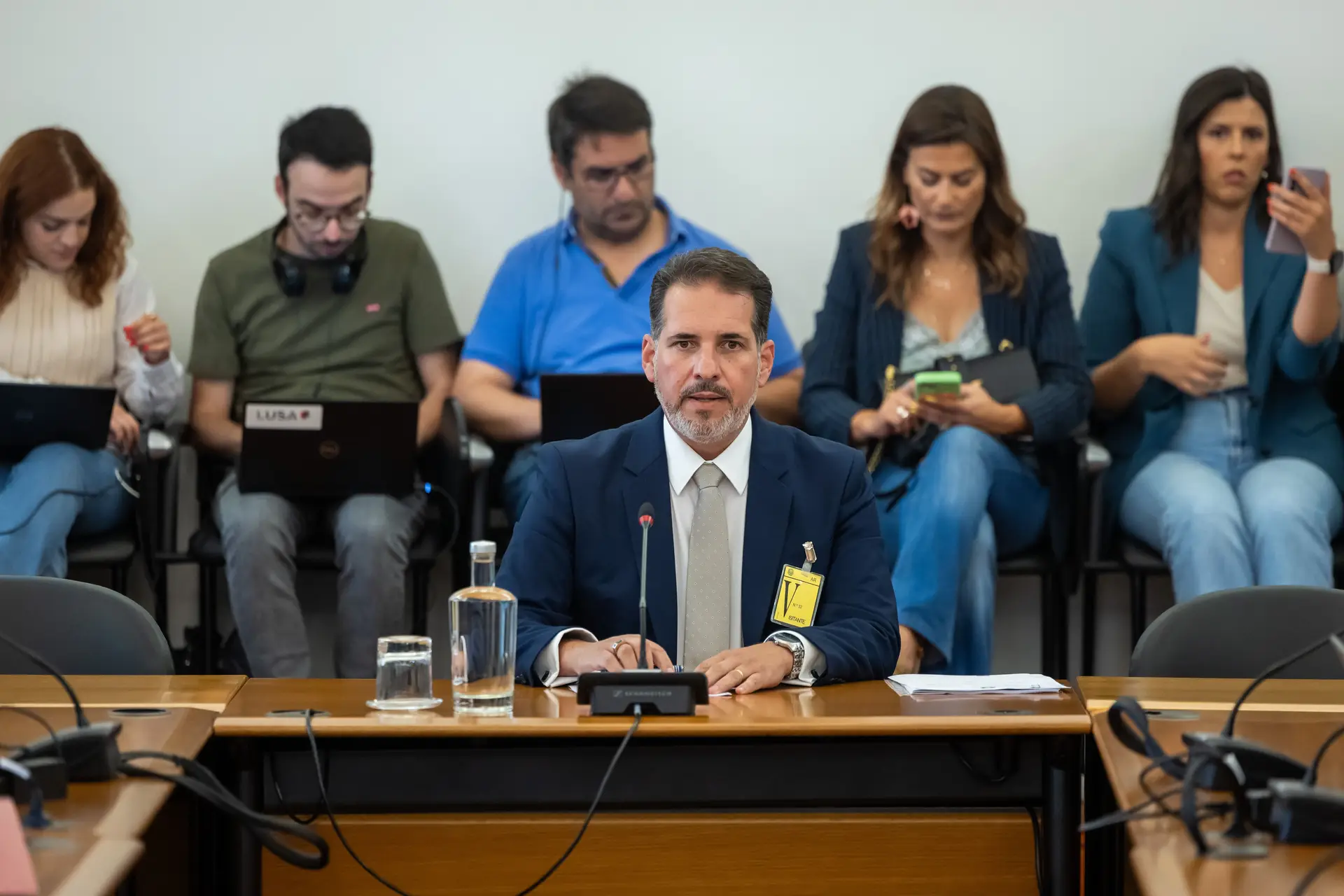 “Comportamento inaceitável” e “farsa”: comissão de Inquérito suspende ...