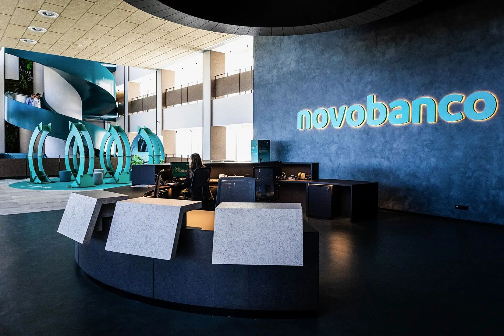 Novo Banco dá 1200 euros a cada trabalhador na mudança da sede de ...