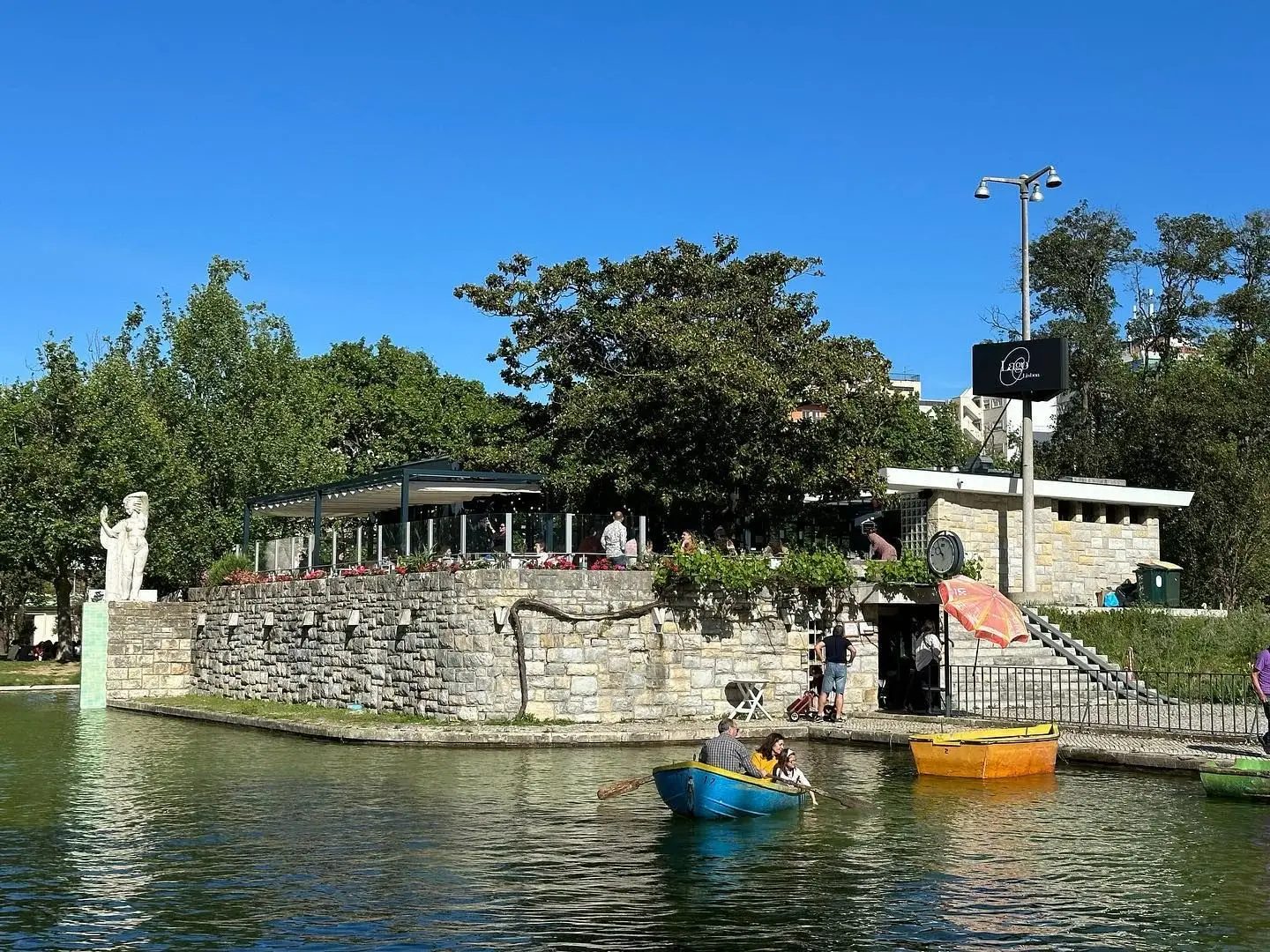 Neste Lago em Lisboa há cocktails e petiscos para partilhar, antes ou ...