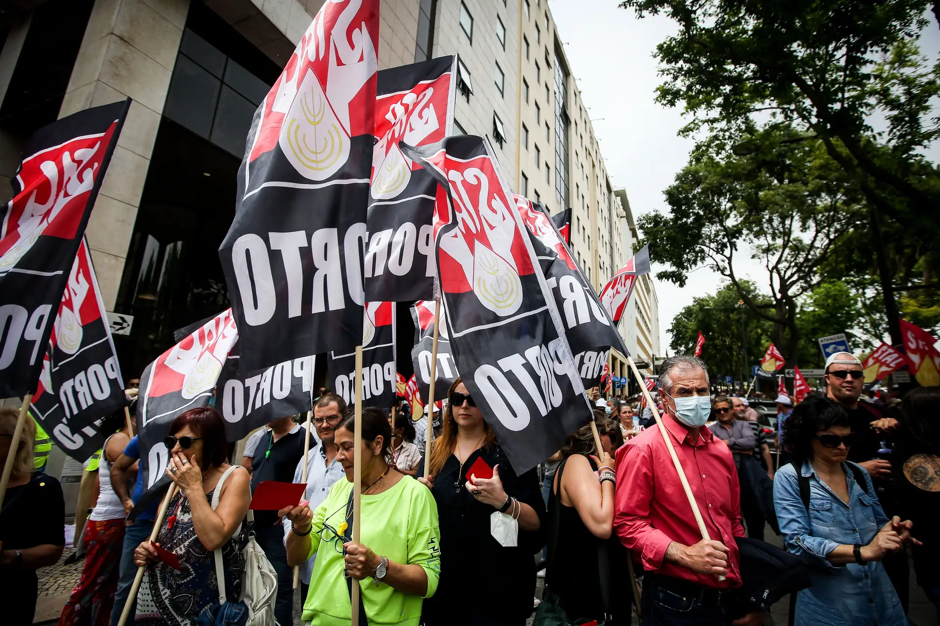 Quase 12 mil funcionários públicos de volta à CGA - Expresso