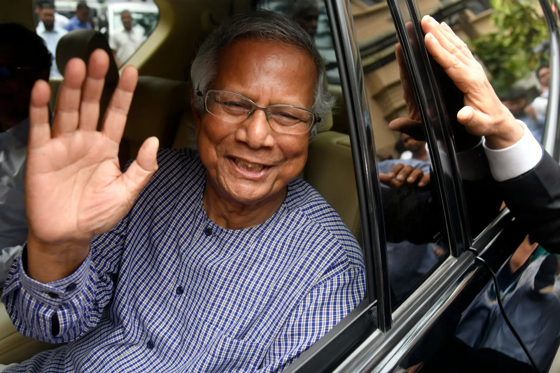 Presidente do Bangladesh nomeia Nobel da Paz Muhammad Yunus líder do Governo interino - Expresso