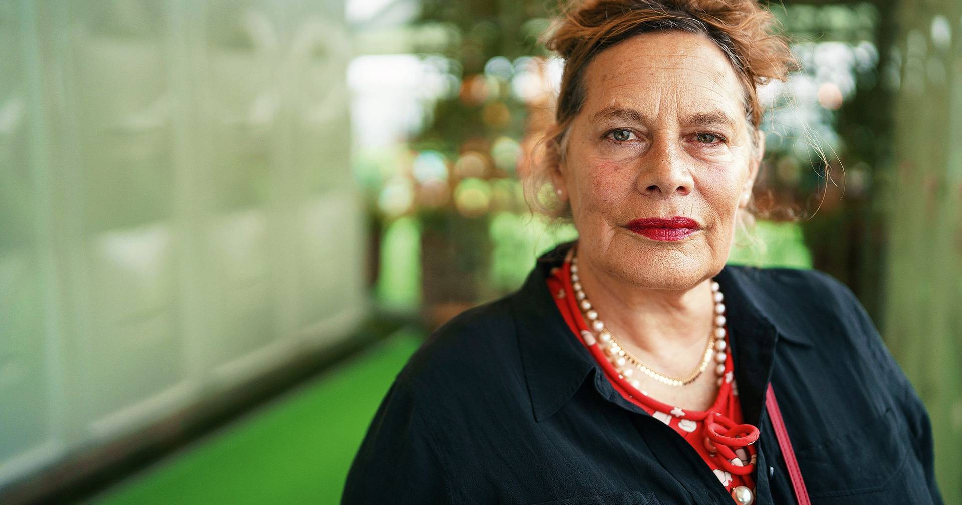 Livros: A arte da fuga em “Azul de Agosto”, de Deborah Levy - Expresso