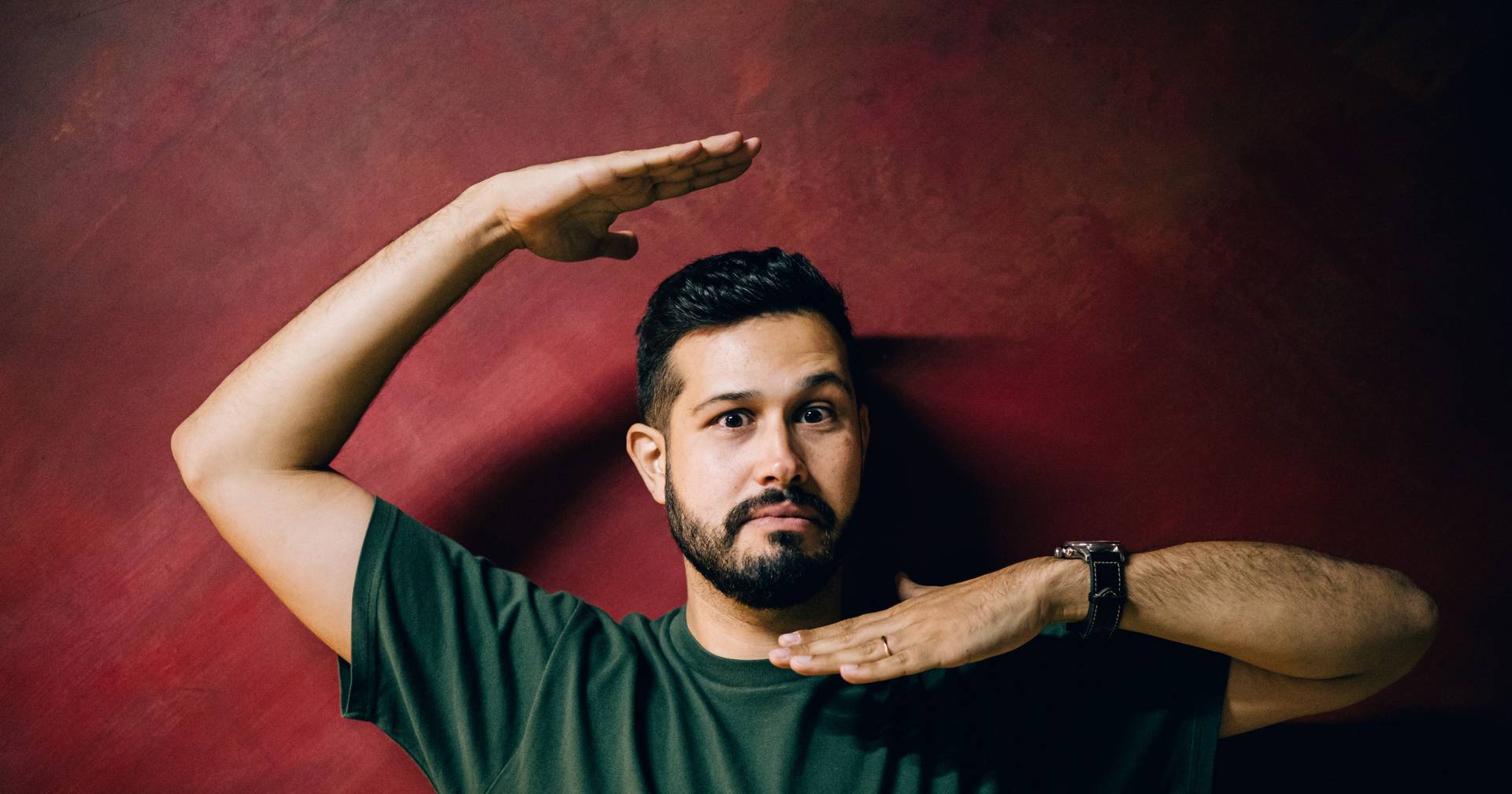 “Just For Us”, de Alex Edelman: o humorista judeu foi a uma reunião de ...