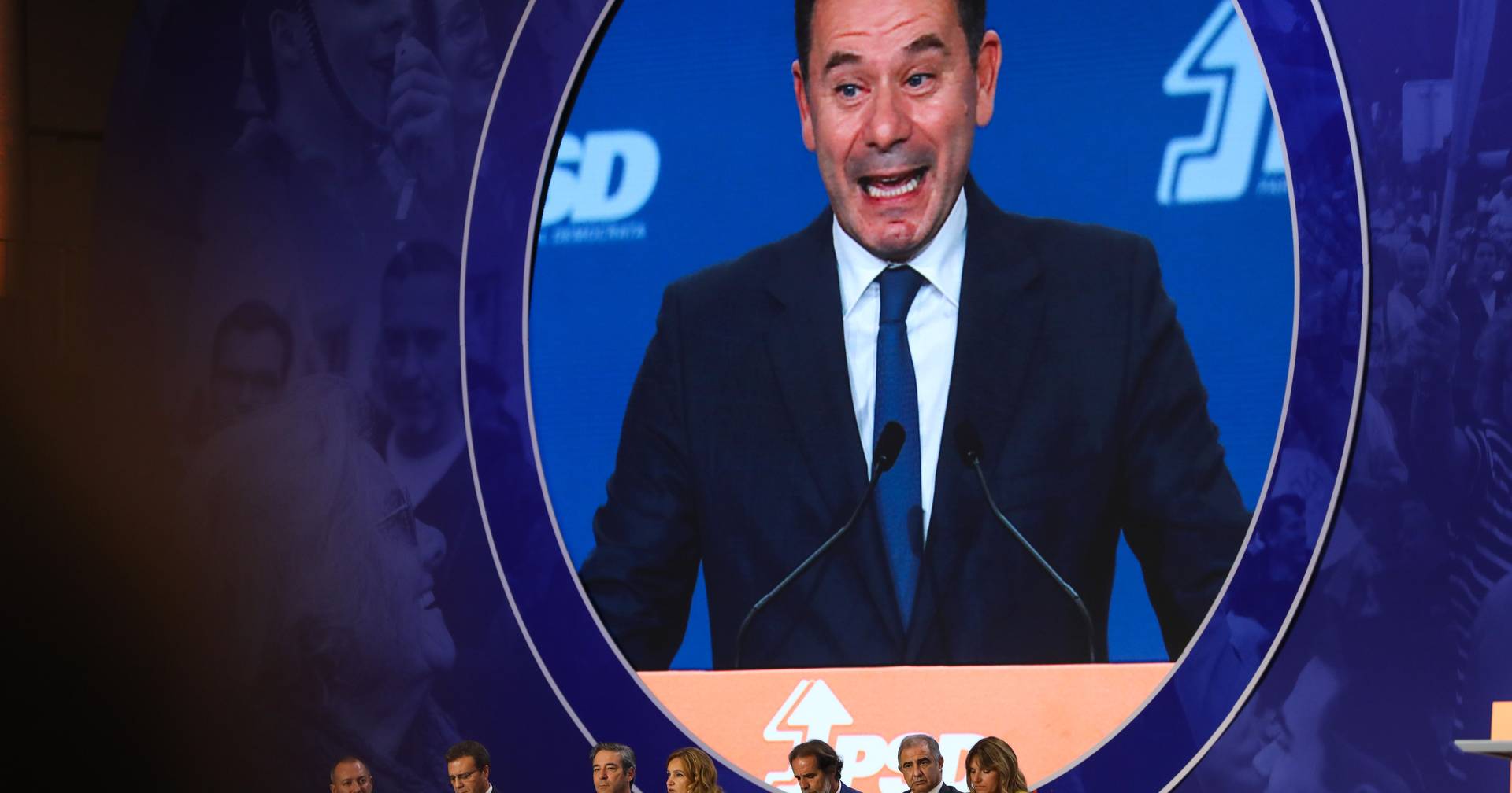 Congresso PSD: Montenegro anuncia mais polícias na rua e mudanças na ...