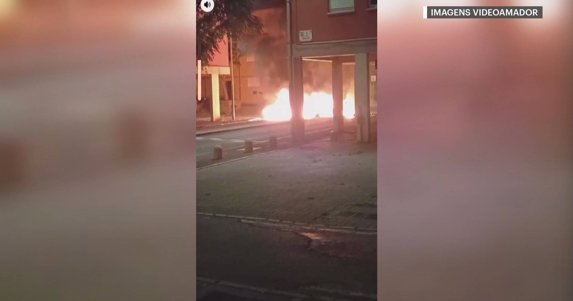 Distúrbios No Bairro Do Zambujal Agentes Da Psp Agredidos E Um Morador