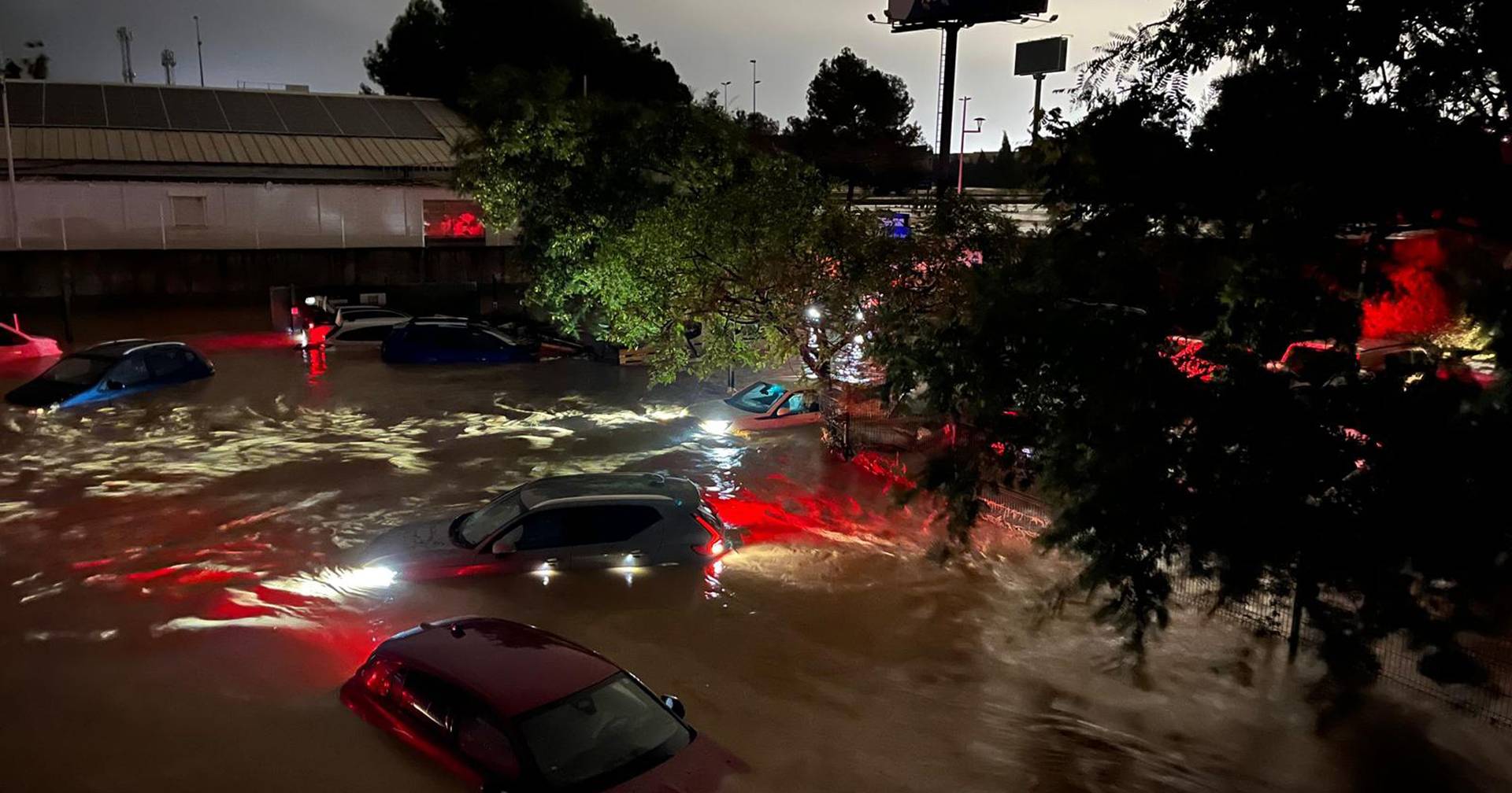 Cheias em Espanha: Câmara de Comércio de Valência estima danos em 4500 ...