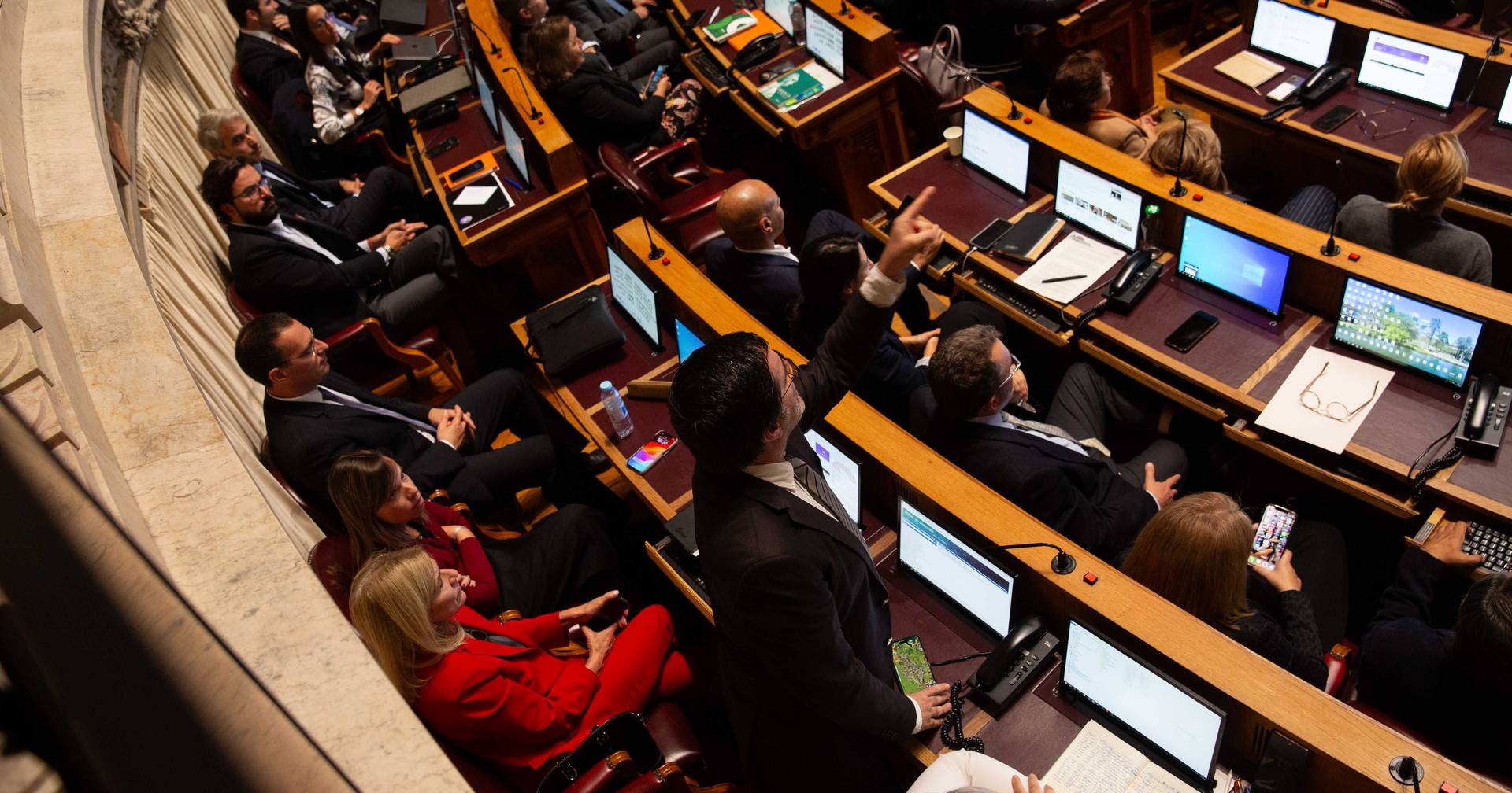 Chumbada proposta para obrigar Governo a levar privatização da TAP ao ...