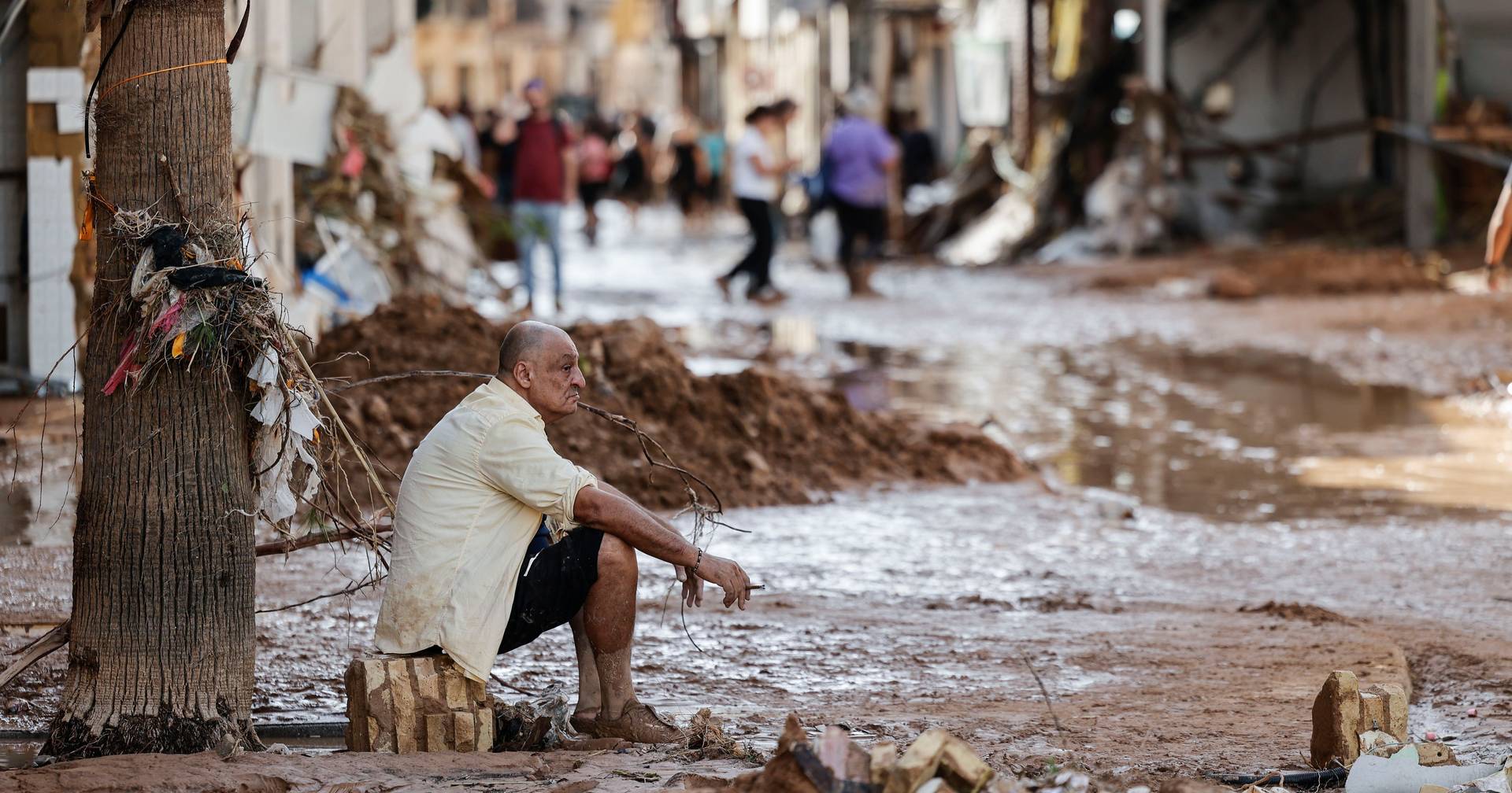 Cheias em Espanha: Presidente da Comunidade Valenciana anuncia cinco ...