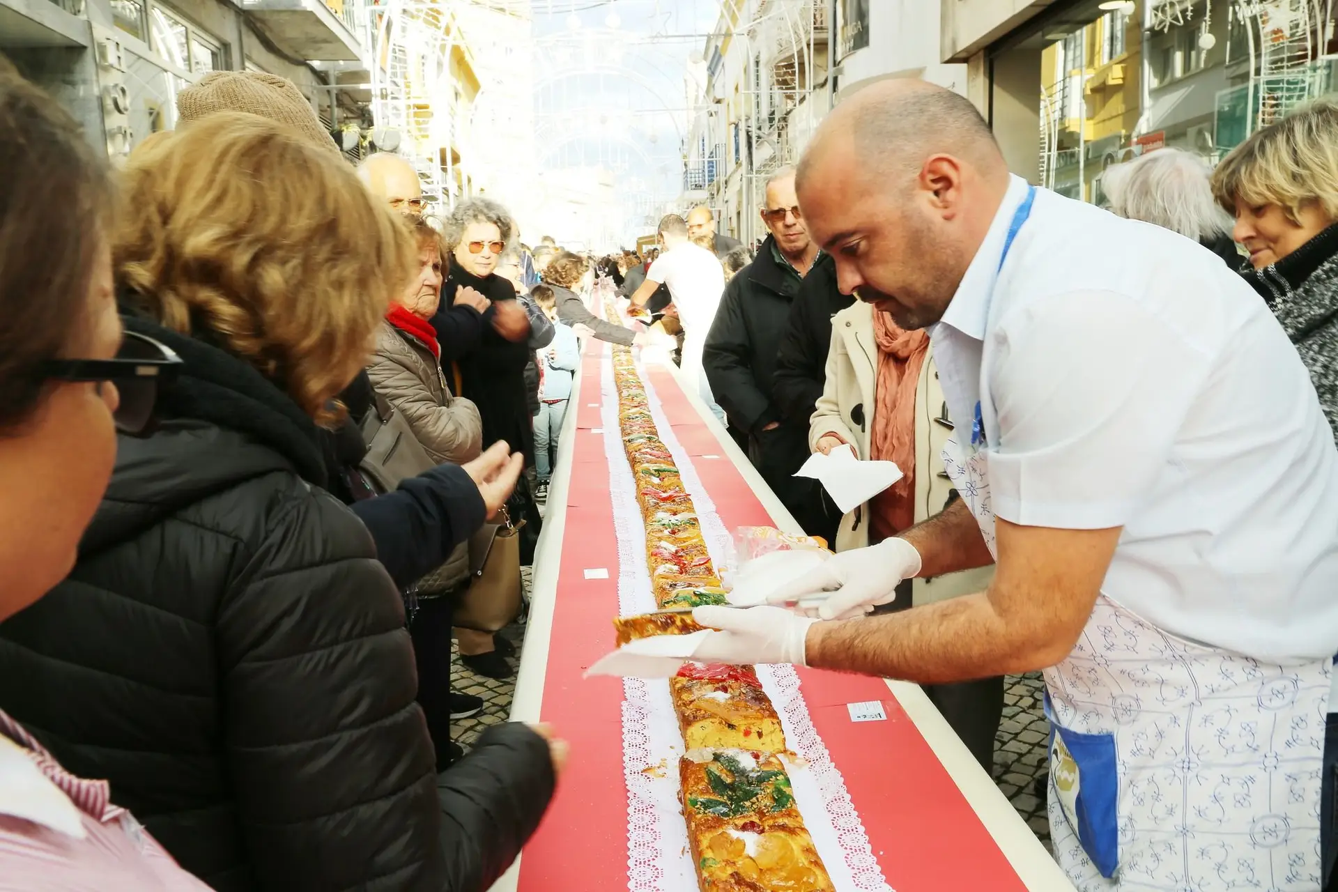Beja celebra Dia de Reis com oferta de "Bolo-rei gigante", com 50 ...
