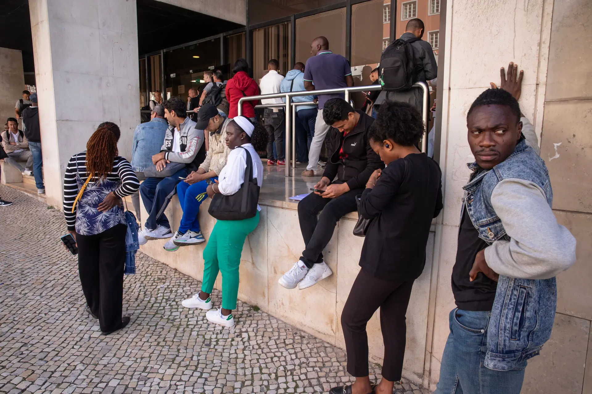 220 mil CPLP com cartão de residência - Expresso