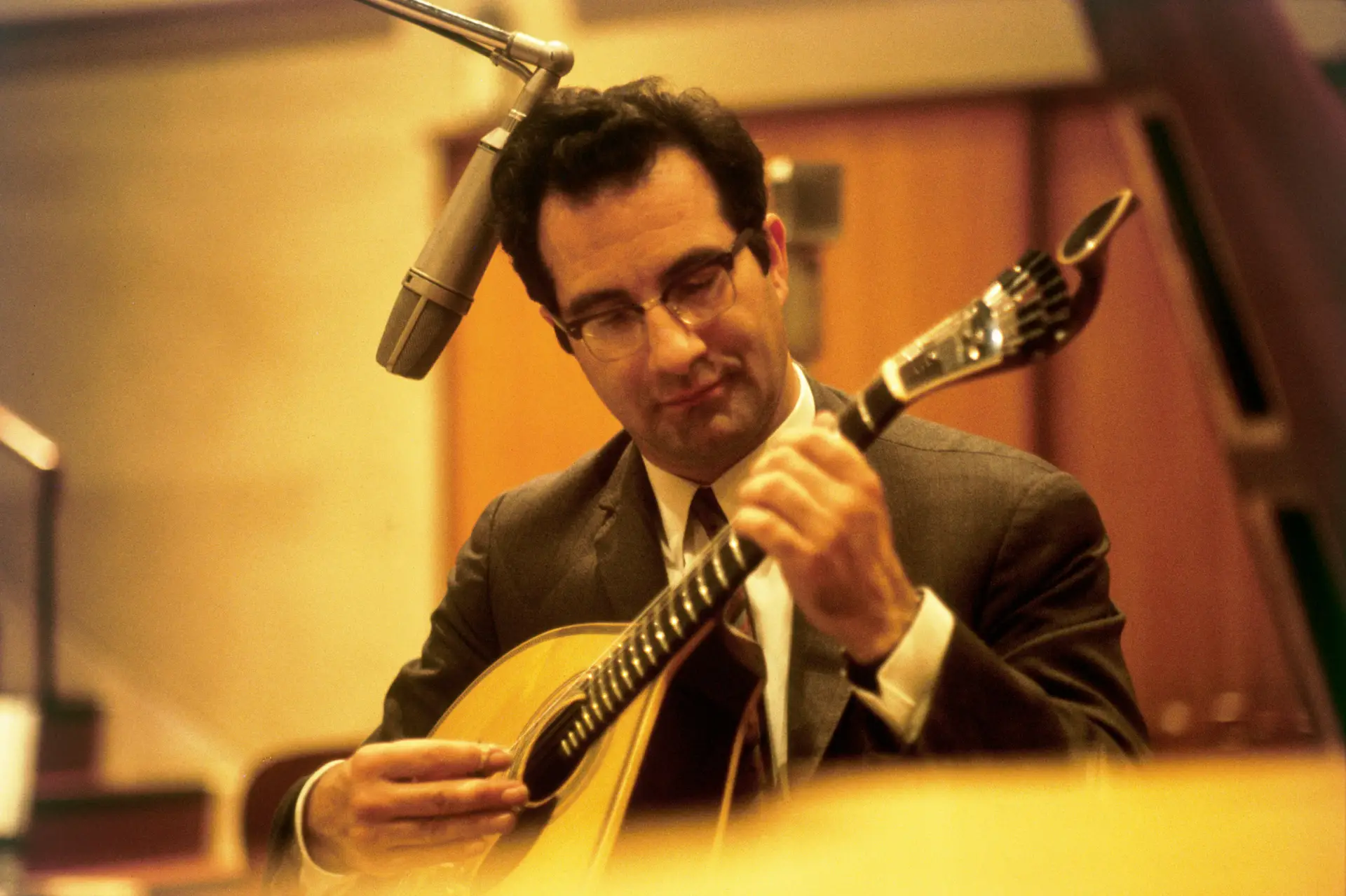 Músicos portugueses levam obra de Carlos Paredes a 15 países durante ...