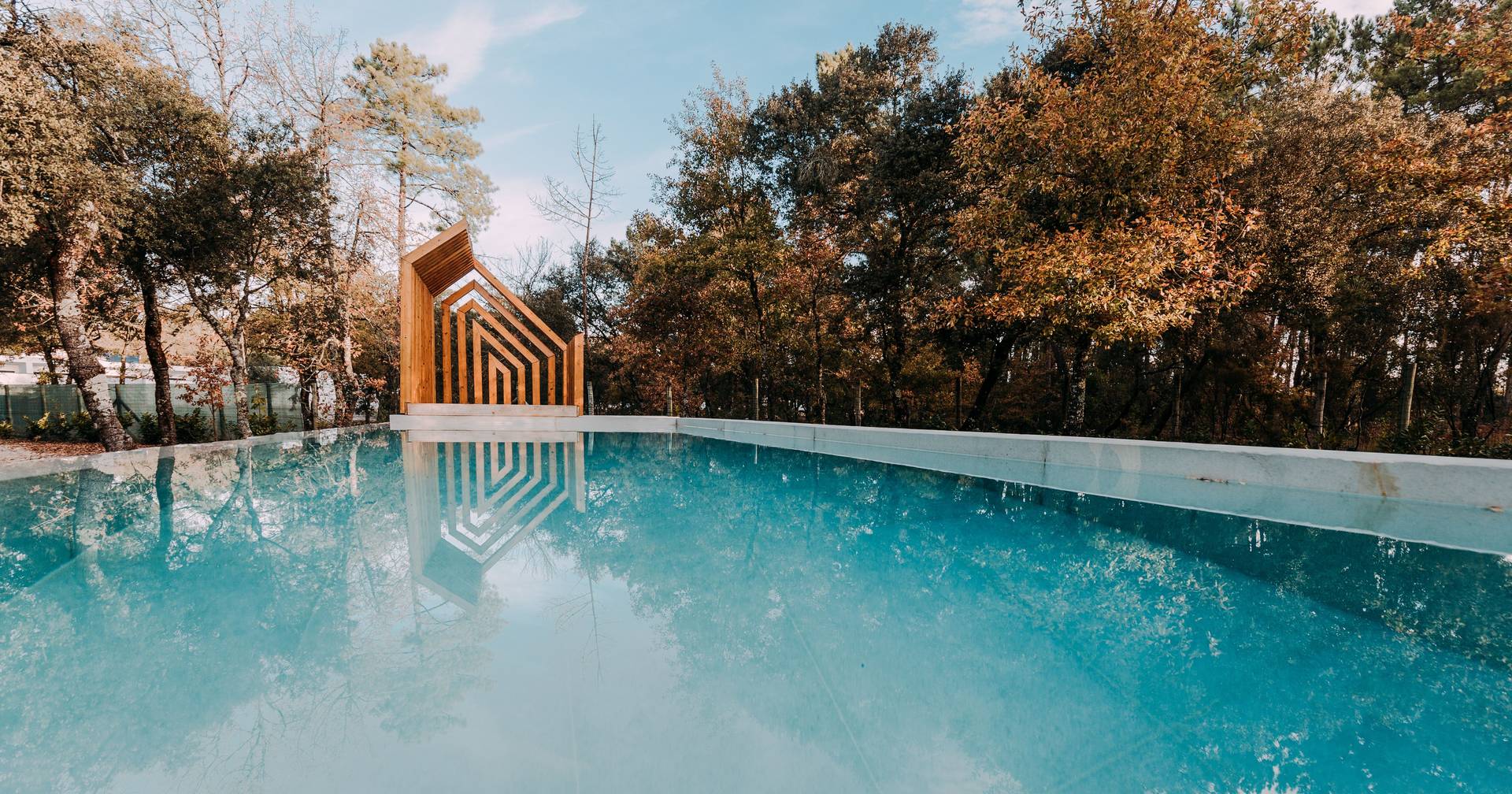 "Espaço para sentir": Hotel premiado em Fátima celebra 10 anos de luz ...