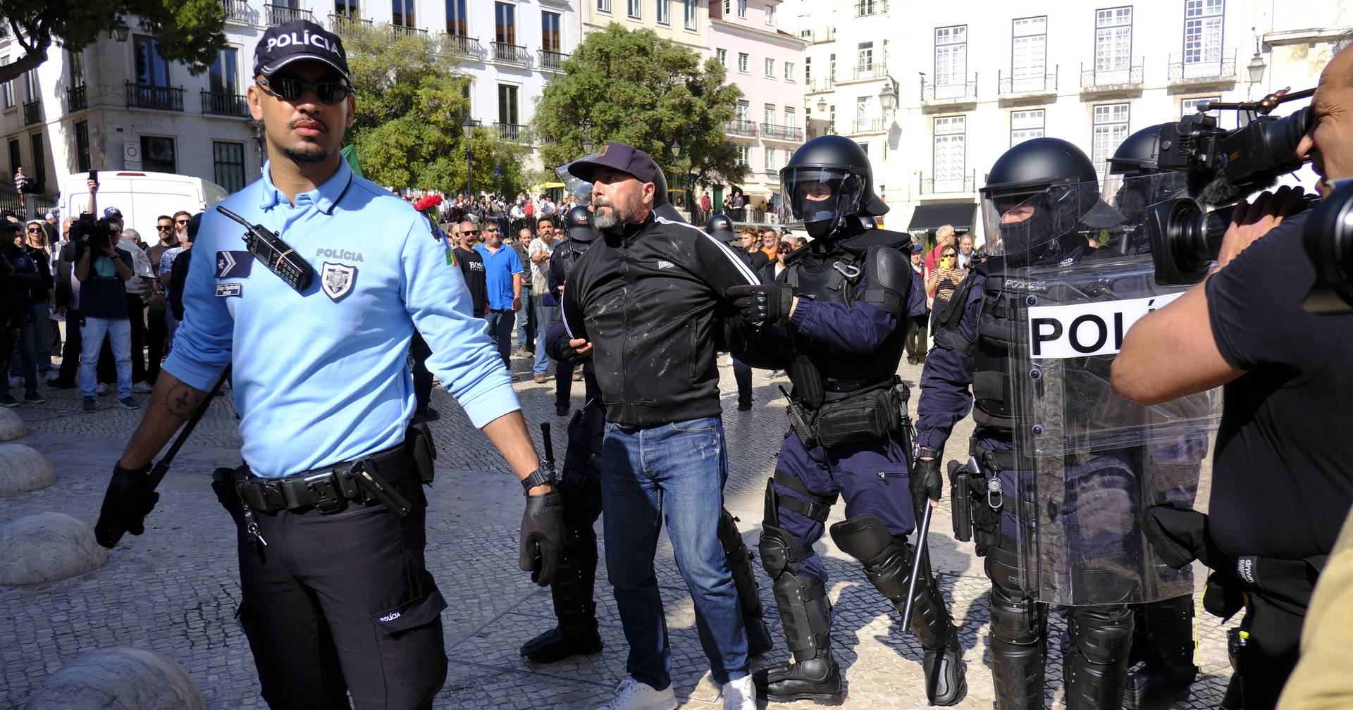 Líder do Ergue-te e neonazi Mário Machado são ouvidos pelo MP na ...
