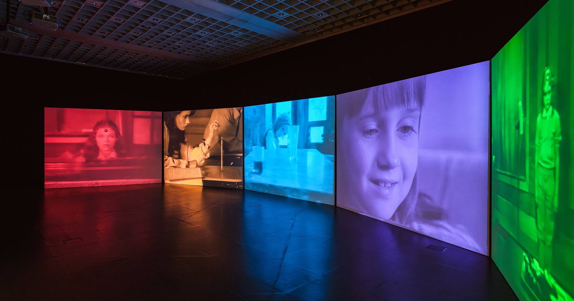 Exposições: Susan Hiller e a paixão pelo desconhecido - Expresso