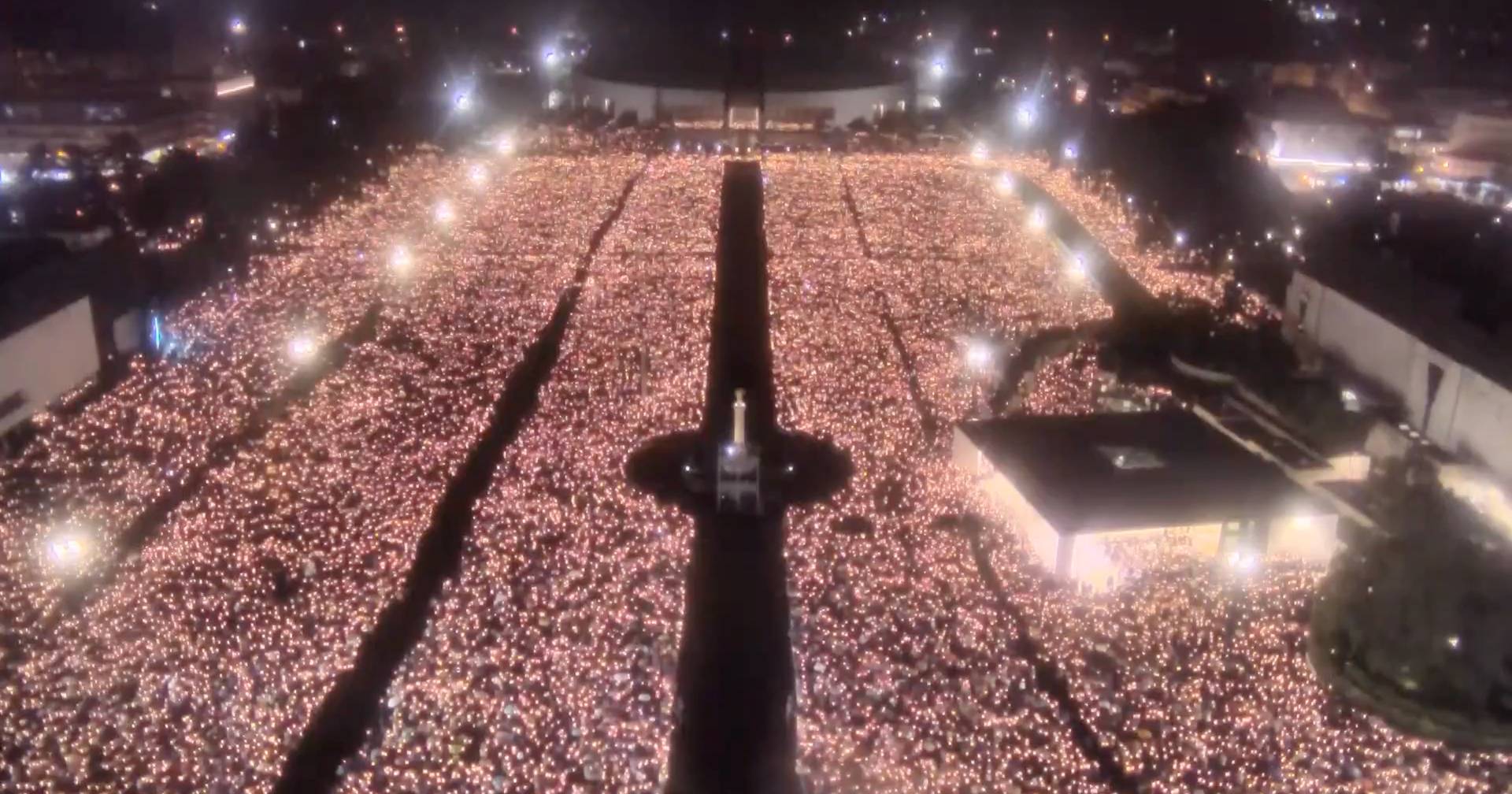 Procissão das Velas: Santuário de Fátima lotado na primeira ...