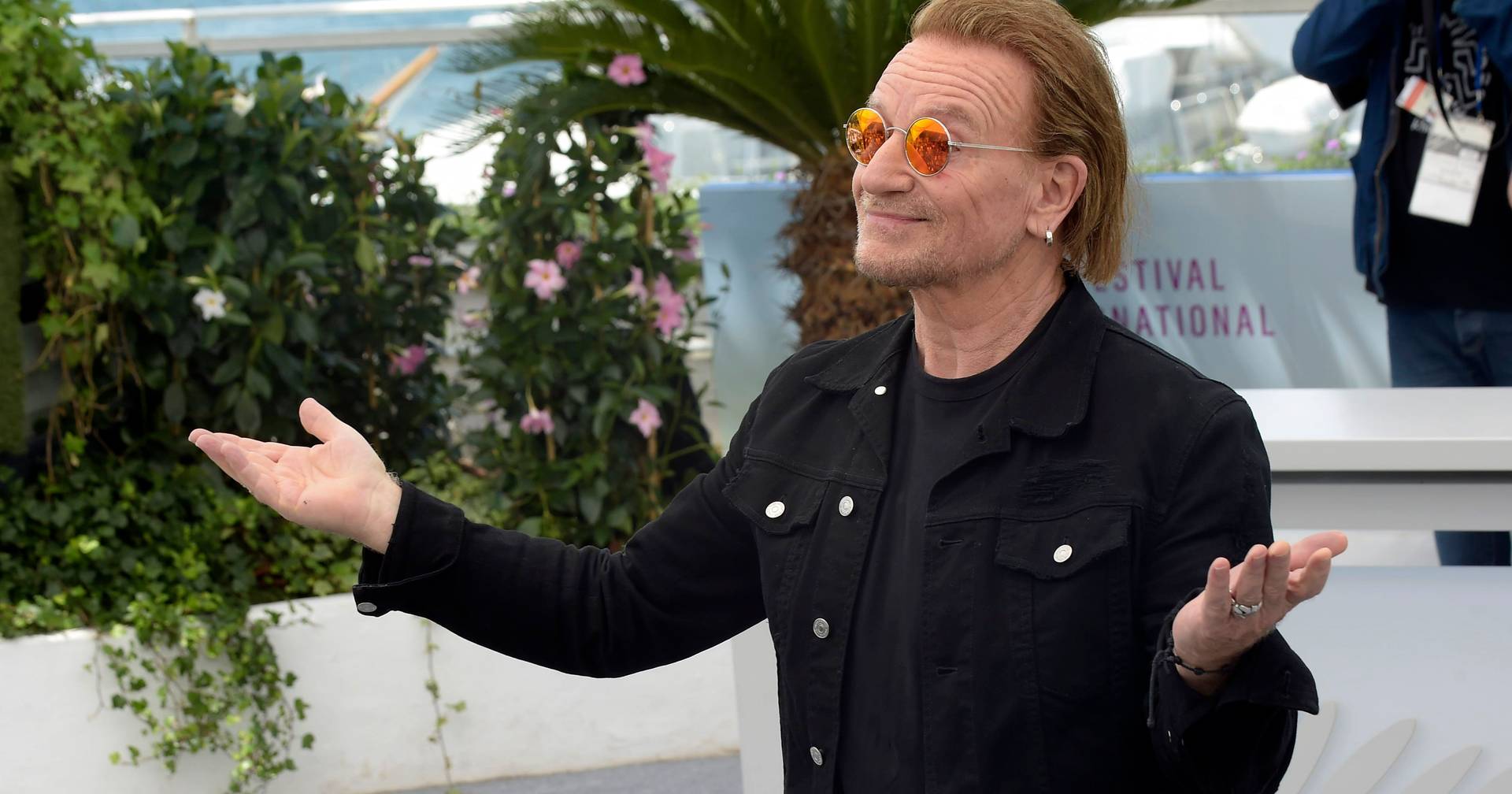 Bono recebe ovação de mais de sete minutos no Festival de Cannes - Expresso