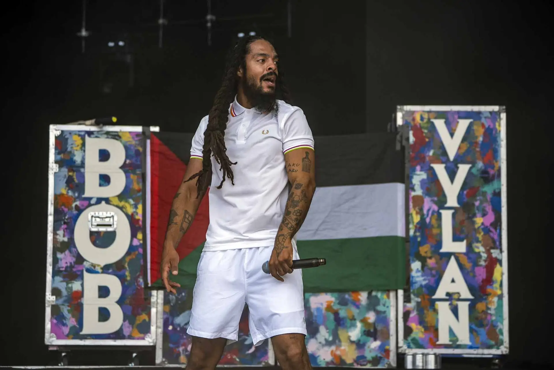 Bob Vylan ficam sem agente e sem visto para entrar nos Estados Unidos ...