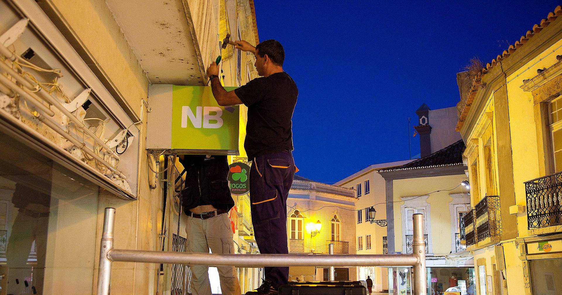 Investidores que financiaram o BES pedem €3 mil milhões - Expresso