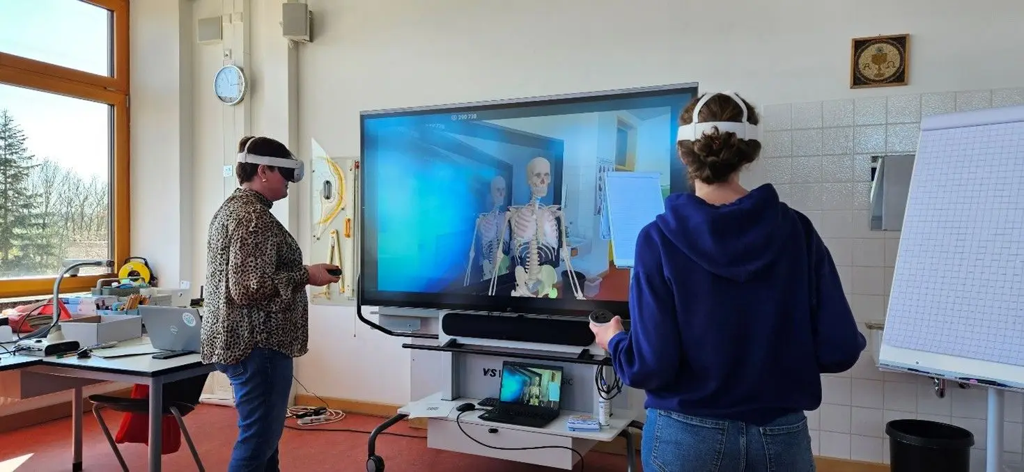 Ensinar na saúde com realidade virtual ajuda a treinar, mantendo o ...