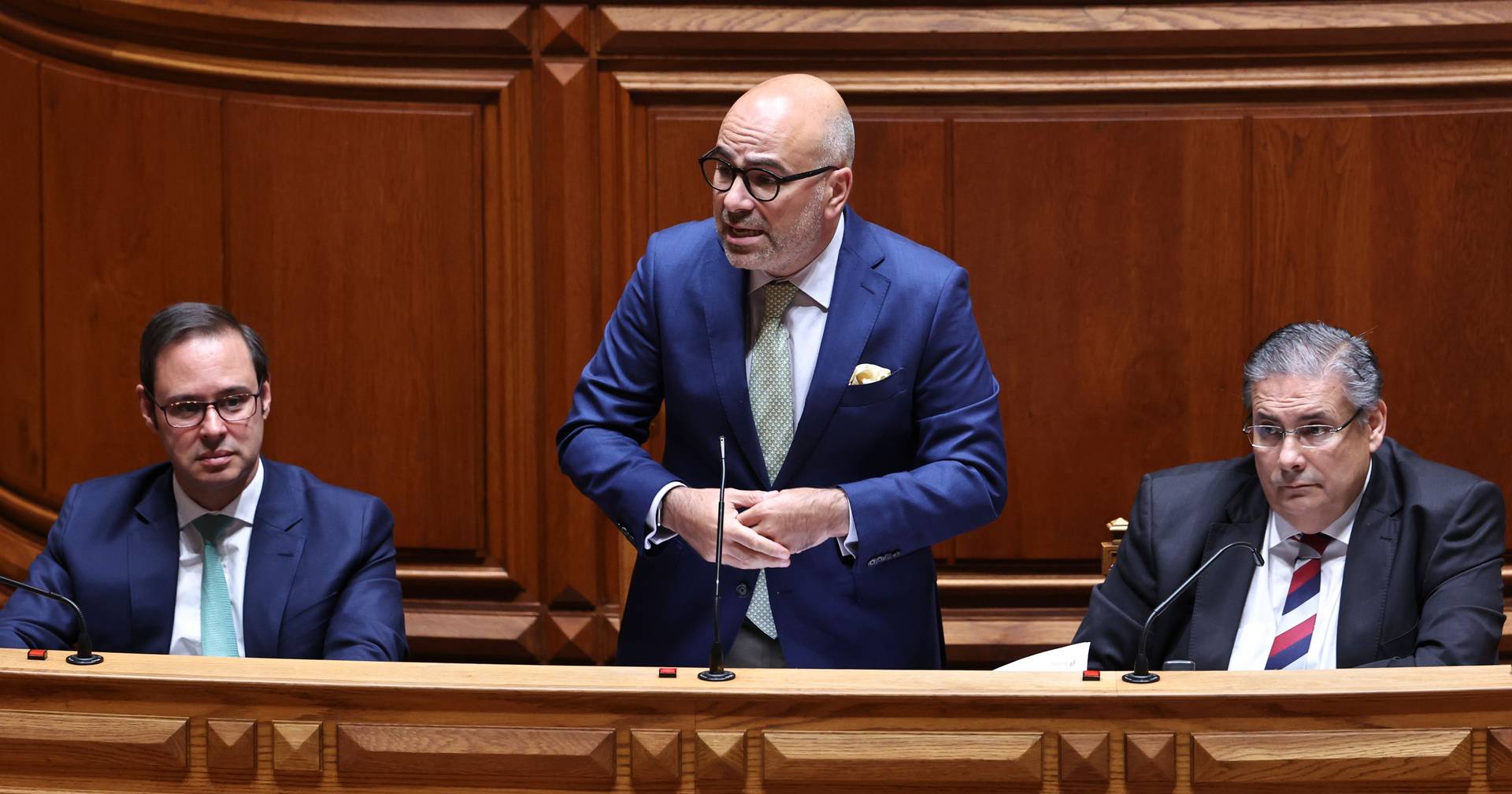 Pinto Luz promete que não vai vender a TAP “ao desbarato”; PS e Chega ...